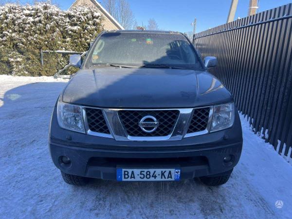 Grey Nissan Navara 2006 in Kaunas, with an engine capacity of 2.50 L and mileage of 355 thousand km for 4900 €, photo 2 on AUTOMOTO.COM.LV