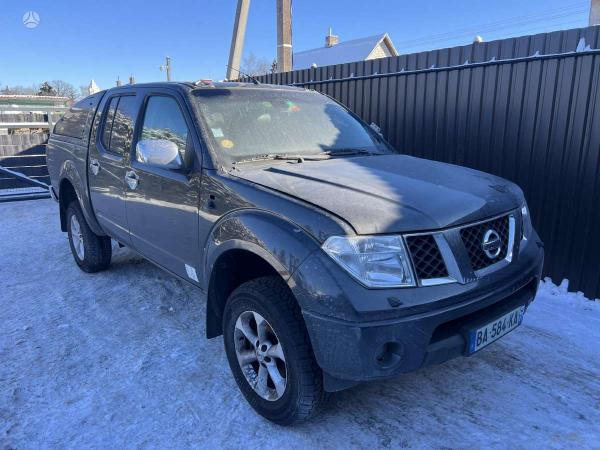 Grey Nissan Navara 2006 in Kaunas, with an engine capacity of 2.50 L and mileage of 355 thousand km for 4900 €, photo 3 on AUTOMOTO.COM.LV
