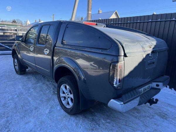 Grey Nissan Navara 2006 in Kaunas, with an engine capacity of 2.50 L and mileage of 355 thousand km for 4900 €, photo 4 on AUTOMOTO.COM.LV