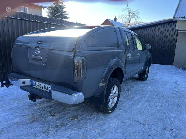 Grey Nissan Navara 2006 in Kaunas, with an engine capacity of 2.50 L and mileage of 355 thousand km for 4900 €, photo 7 on AUTOMOTO.COM.LV