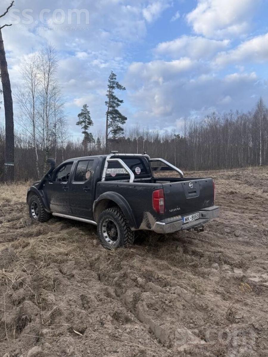 Pelēks Nissan Navara 2006 Rīga, ar dzinēja tilpumu 2.50 L un nobraukumu 326 tūkst. km par 5500 €, foto 3 vietnē AUTOMOTO.COM.LV