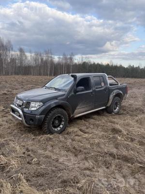 Pelēks Nissan Navara 2006 Rīga, ar dzinēja tilpumu 2.50 L un nobraukumu 326 tūkst. km par 5500 €, foto 4 vietnē AUTOMOTO.COM.LV