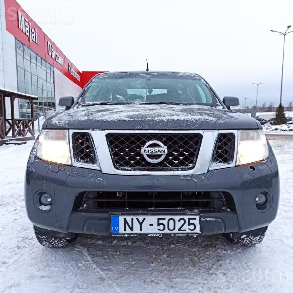 Grey Nissan Navara 2010 in Daugavpils, with an engine capacity of 2.50 L and mileage of 0 thousand km for 6300 €, photo 3 on AUTOMOTO.COM.LV