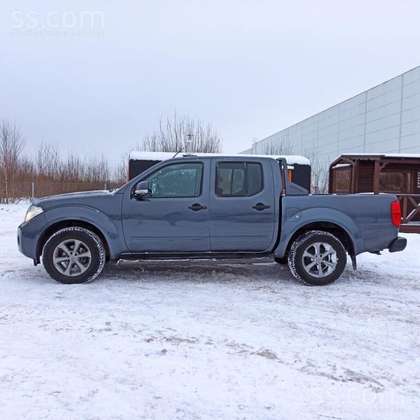Grey Nissan Navara 2010 in Daugavpils, with an engine capacity of 2.50 L and mileage of 0 thousand km for 6300 €, photo 4 on AUTOMOTO.COM.LV