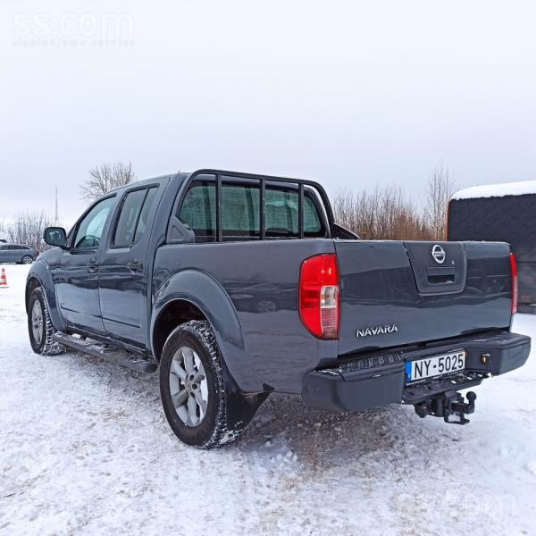 Grey Nissan Navara 2010 in Daugavpils, with an engine capacity of 2.50 L and mileage of 0 thousand km for 6300 €, photo 5 on AUTOMOTO.COM.LV