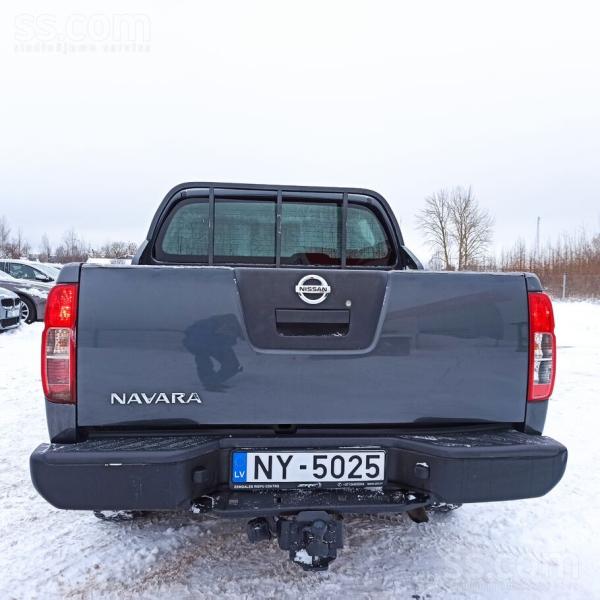 Grey Nissan Navara 2010 in Daugavpils, with an engine capacity of 2.50 L and mileage of 0 thousand km for 6300 €, photo 6 on AUTOMOTO.COM.LV