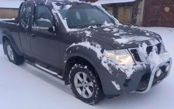 Pelēks Nissan Navara 2011 Panevēža, ar dzinēja tilpumu 2.50 L un nobraukumu 230 tūkst. km par 3750 €, foto 2 vietnē AUTOMOTO.COM.LV