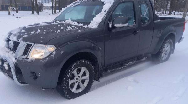 Pelēks Nissan Navara 2011 Panevēža, ar dzinēja tilpumu 2.50 L un nobraukumu 230 tūkst. km par 3750 €, foto 3 vietnē AUTOMOTO.COM.LV