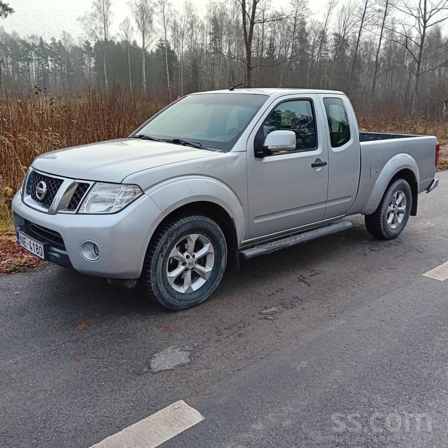 Pelēks Nissan Navara 2011 Liepāja, ar dzinēja tilpumu 2.50 L un nobraukumu 297 tūkst. km par 6950 €, foto 1 vietnē AUTOMOTO.COM.LV