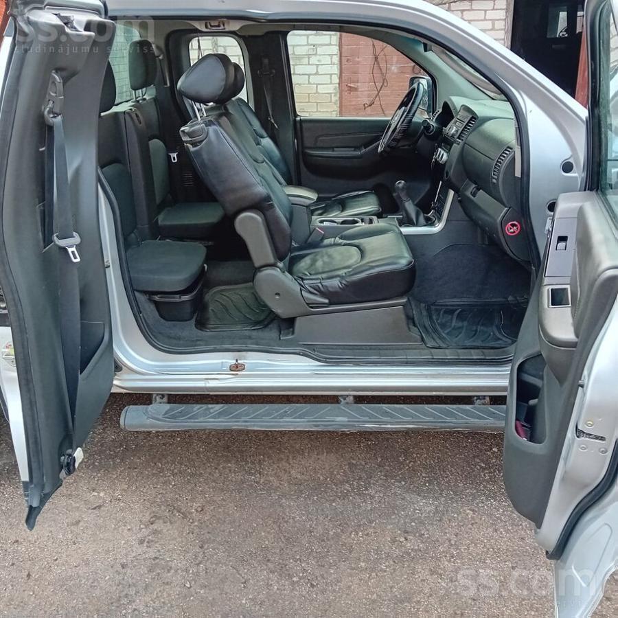 Pelēks Nissan Navara 2011 Liepāja, ar dzinēja tilpumu 2.50 L un nobraukumu 297 tūkst. km par 6950 €, foto 7 vietnē AUTOMOTO.COM.LV