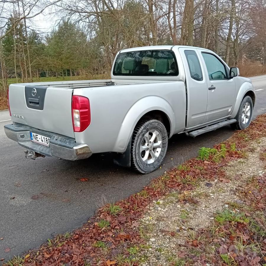 Pelēks Nissan Navara 2011 Liepāja, ar dzinēja tilpumu 2.50 L un nobraukumu 297 tūkst. km par 6950 €, foto 8 vietnē AUTOMOTO.COM.LV