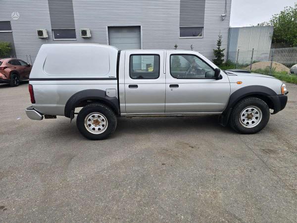 Grey Nissan Navara 2011 in Vilnius, with an engine capacity of 2.49 L and mileage of 215 thousand km for 5000 €, photo 3 on AUTOMOTO.COM.LV