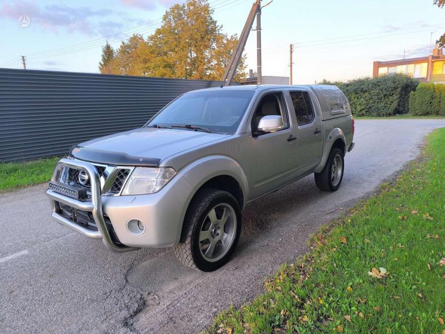 Grey Nissan Navara 2011 in Marijampole, with an engine capacity of 2.49 L and mileage of 274 thousand km for 4950 €, photo 1 on AUTOMOTO.COM.LV