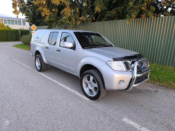 Grey Nissan Navara 2011 in Marijampole, with an engine capacity of 2.49 L and mileage of 274 thousand km for 4950 €, photo 8 on AUTOMOTO.COM.LV