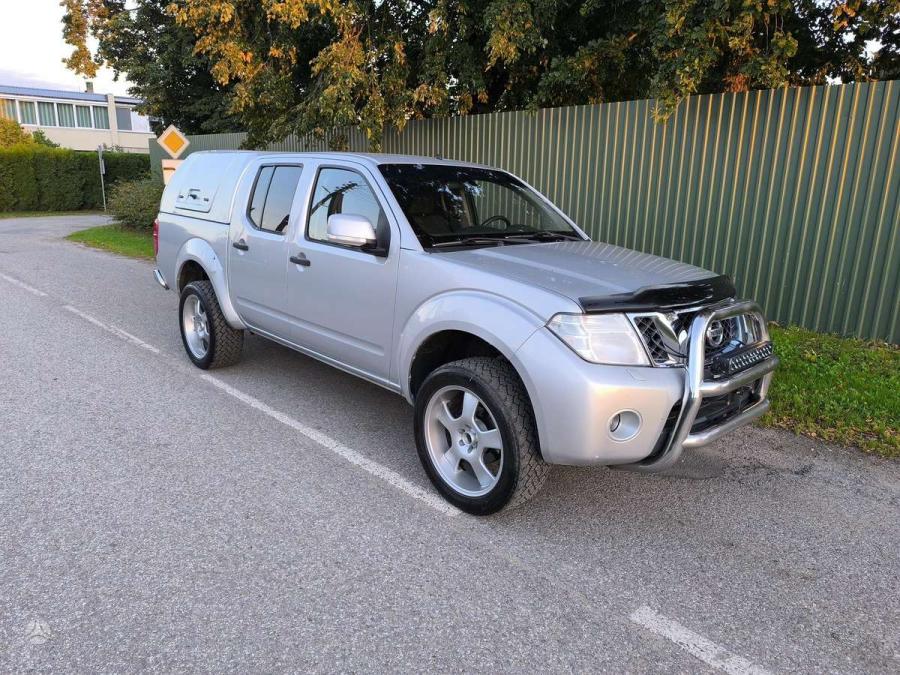Grey Nissan Navara 2011 in Marijampole, with an engine capacity of 2.49 L and mileage of 274 thousand km for 4950 €, photo 8 on AUTOMOTO.COM.LV
