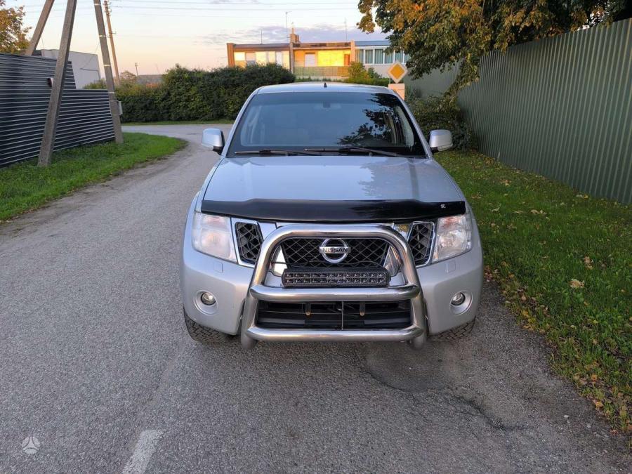 Grey Nissan Navara 2011 in Marijampole, with an engine capacity of 2.49 L and mileage of 274 thousand km for 4950 €, photo 9 on AUTOMOTO.COM.LV