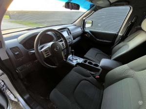 Grey Nissan Navara 2011 in Marijampole, with an engine capacity of 2.49 L and mileage of 274 thousand km for 4950 €, photo 11 on AUTOMOTO.COM.LV