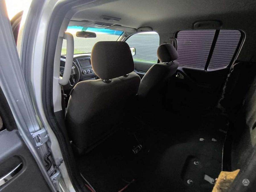 Grey Nissan Navara 2011 in Marijampole, with an engine capacity of 2.49 L and mileage of 274 thousand km for 4950 €, photo 12 on AUTOMOTO.COM.LV