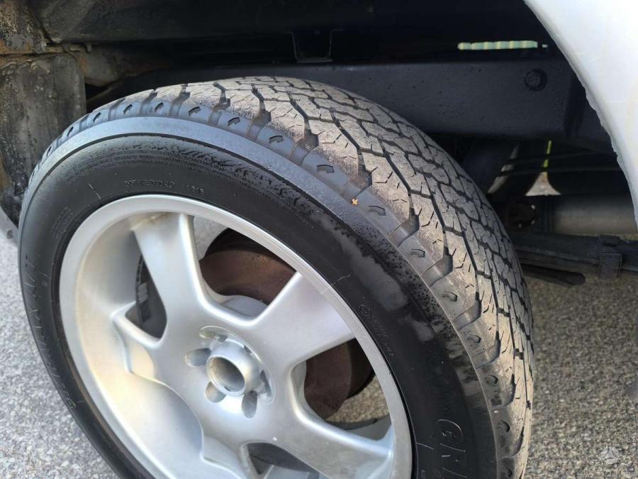 Grey Nissan Navara 2011 in Marijampole, with an engine capacity of 2.49 L and mileage of 274 thousand km for 4950 €, photo 18 on AUTOMOTO.COM.LV