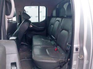 Grey Nissan Navara 2012 in Plunge, with an engine capacity of 2.49 L and mileage of 185 thousand km for 4600 €, photo 6 on AUTOMOTO.COM.LV