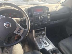 Pelēks Nissan Navara 2012 Tauragė, ar dzinēja tilpumu 2.50 L un nobraukumu 274 tūkst. km par 5300 €, foto 13 vietnē AUTOMOTO.COM.LV