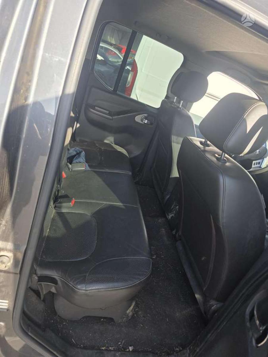 Pelēks Nissan Navara 2012 Tauragė, ar dzinēja tilpumu 2.50 L un nobraukumu 274 tūkst. km par 5300 €, foto 14 vietnē AUTOMOTO.COM.LV
