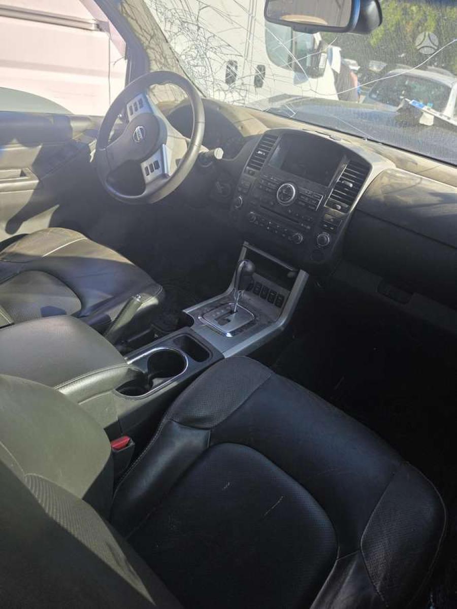 Pelēks Nissan Navara 2012 Tauragė, ar dzinēja tilpumu 2.50 L un nobraukumu 274 tūkst. km par 5300 €, foto 15 vietnē AUTOMOTO.COM.LV