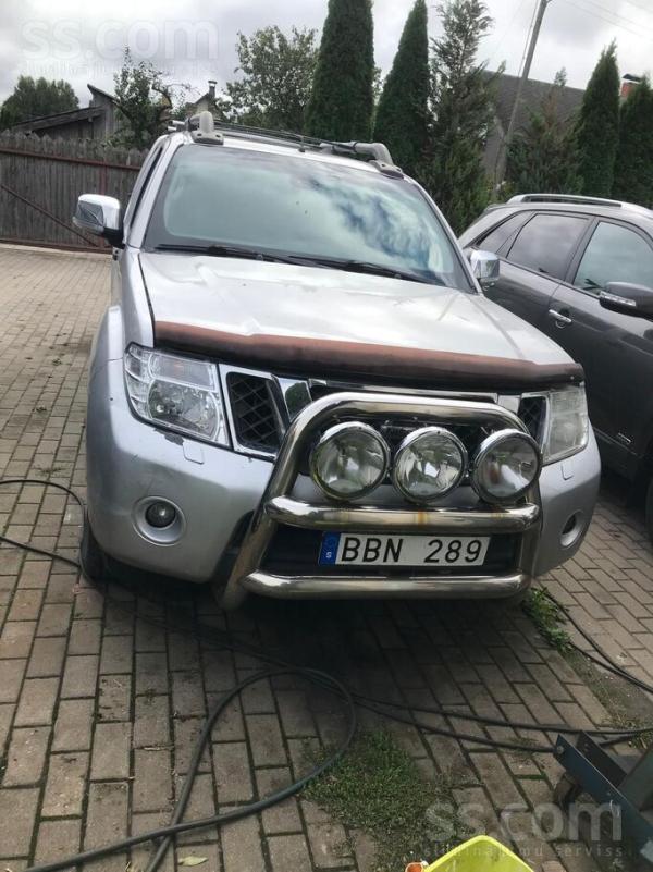 Grey Nissan Navara 2012 in Jurmala, with an engine capacity of 2.50 L and mileage of 412 thousand km for 5700 €, photo 3 on AUTOMOTO.COM.LV