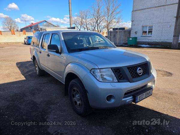 Grey Nissan Navara 2014 in Tallinn, with an engine capacity of 2.50 L and mileage of 342 thousand km for 9796 €, photo 5 on AUTOMOTO.COM.LV