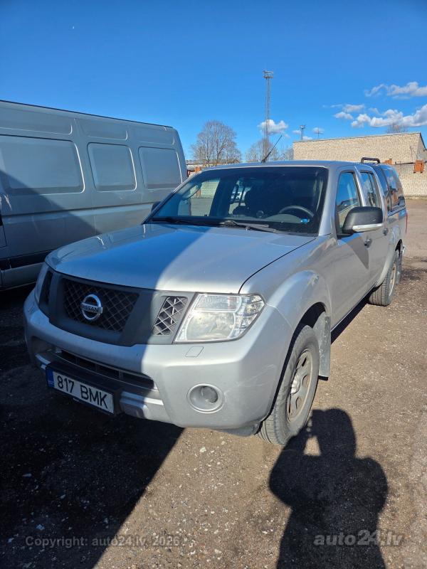 Grey Nissan Navara 2014 in Tallinn, with an engine capacity of 2.50 L and mileage of 342 thousand km for 9796 €, photo 6 on AUTOMOTO.COM.LV