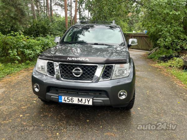 Grey Nissan Navara 2015 in Tallinn, with an engine capacity of 3.00 L and mileage of 0 thousand km for 15900 €, photo 2 on AUTOMOTO.COM.LV