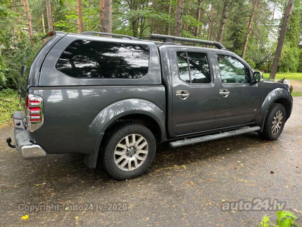 Grey Nissan Navara 2015 in Tallinn, with an engine capacity of 3.00 L and mileage of 0 thousand km for 15900 €, photo 3 on AUTOMOTO.COM.LV