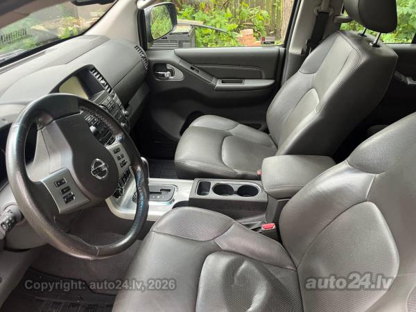 Grey Nissan Navara 2015 in Tallinn, with an engine capacity of 3.00 L and mileage of 0 thousand km for 15900 €, photo 7 on AUTOMOTO.COM.LV