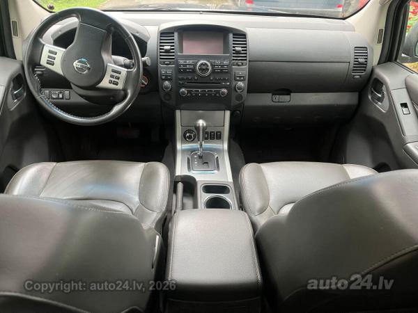 Grey Nissan Navara 2015 in Tallinn, with an engine capacity of 3.00 L and mileage of 0 thousand km for 15900 €, photo 8 on AUTOMOTO.COM.LV