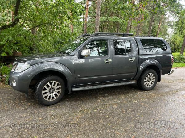 Grey Nissan Navara 2015 in Tallinn, with an engine capacity of 3.00 L and mileage of 0 thousand km for 15900 €, photo 9 on AUTOMOTO.COM.LV