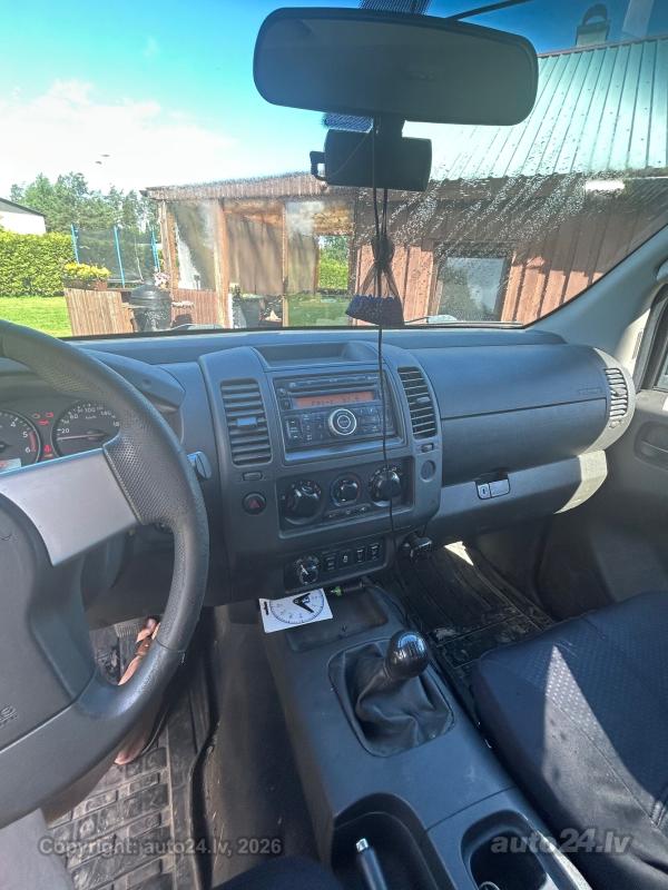 Pelēks Nissan Navara 2015 Pērnava, ar dzinēja tilpumu 2.50 L un nobraukumu 0 tūkst. km par 8000 €, foto 5 vietnē AUTOMOTO.COM.LV