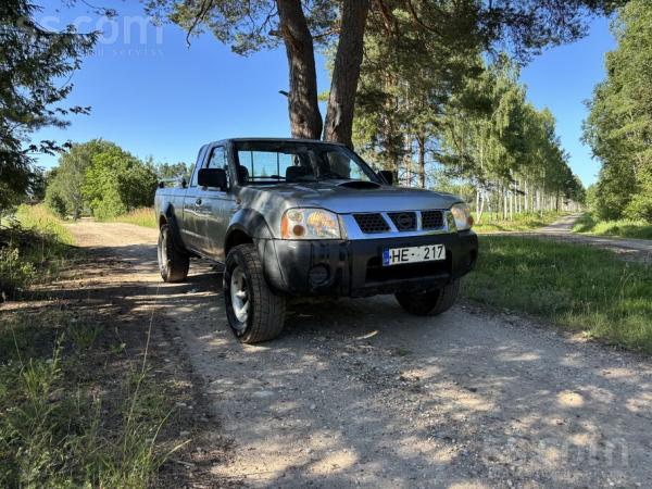 Grey Nissan Navara 2002 in Madona, with an engine capacity of 2.50 L and mileage of 165 thousand km for 5990 €, photo 2 on AUTOMOTO.COM.LV