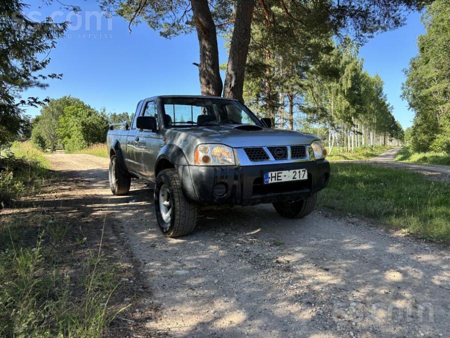 Grey Nissan Navara 2002 in Madona, with an engine capacity of 2.50 L and mileage of 165 thousand km for 5990 €, photo 3 on AUTOMOTO.COM.LV