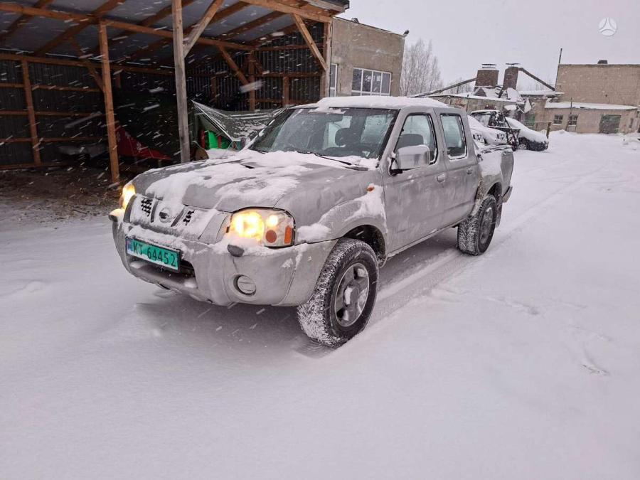Pelēks Nissan Navara 2003 Panevēža, ar dzinēja tilpumu 2.49 L un nobraukumu 190 tūkst. km par 3800 €, foto 1 vietnē AUTOMOTO.COM.LV