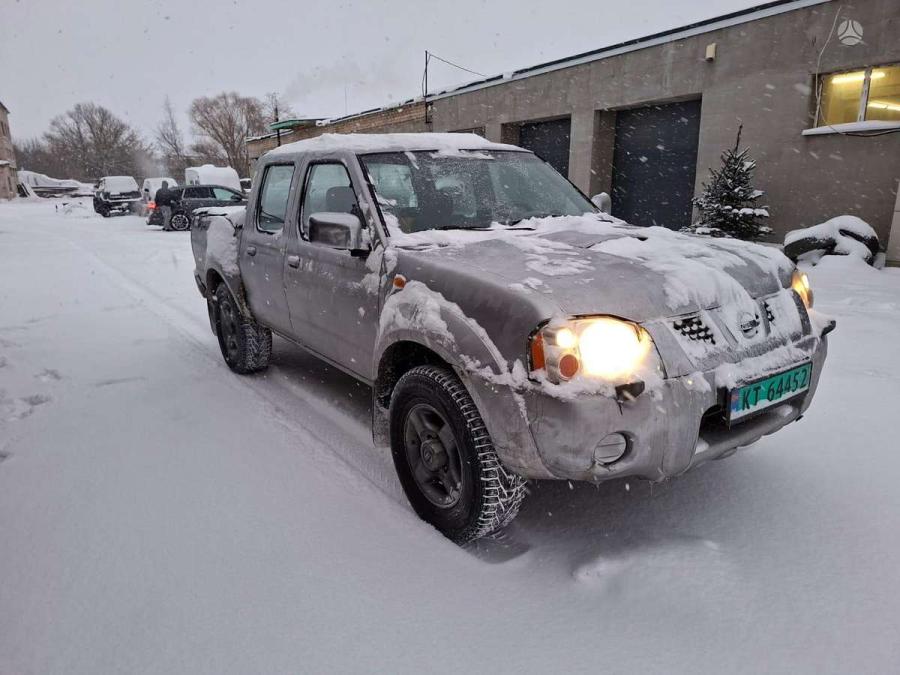 Pelēks Nissan Navara 2003 Panevēža, ar dzinēja tilpumu 2.49 L un nobraukumu 190 tūkst. km par 3800 €, foto 4 vietnē AUTOMOTO.COM.LV