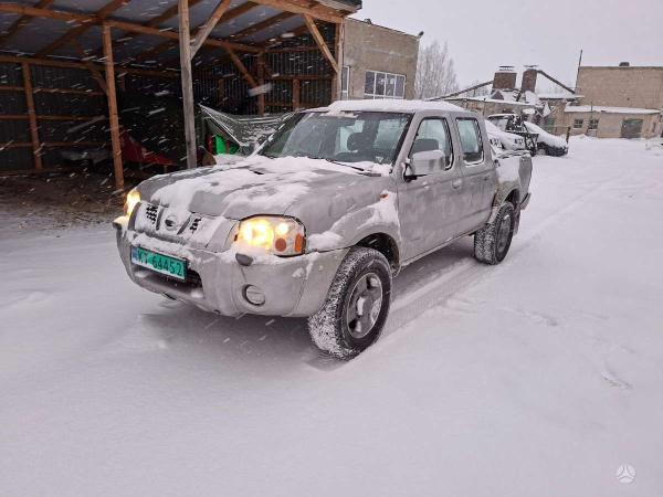 Pelēks Nissan Navara 2003 Panevēža, ar dzinēja tilpumu 2.49 L un nobraukumu 190 tūkst. km par 3900 €, foto 1 vietnē AUTOMOTO.COM.LV