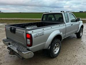 Grey Nissan Navara 2005 in Panevezys, with an engine capacity of 2.49 L and mileage of 205 thousand km for 3700 €, photo 3 on AUTOMOTO.COM.LV