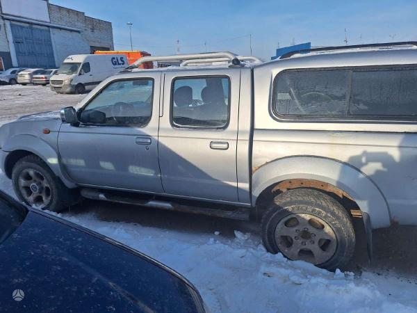 Grey Nissan Navara 2005 in Marijampole, with an engine capacity of 2.49 L and mileage of 212 thousand km for 3500 €, photo 1 on AUTOMOTO.COM.LV