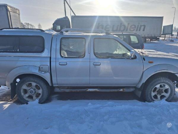 Grey Nissan Navara 2005 in Marijampole, with an engine capacity of 2.49 L and mileage of 212 thousand km for 3500 €, photo 2 on AUTOMOTO.COM.LV
