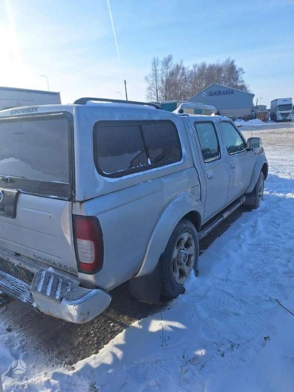 Grey Nissan Navara 2005 in Marijampole, with an engine capacity of 2.49 L and mileage of 212 thousand km for 3500 €, photo 3 on AUTOMOTO.COM.LV