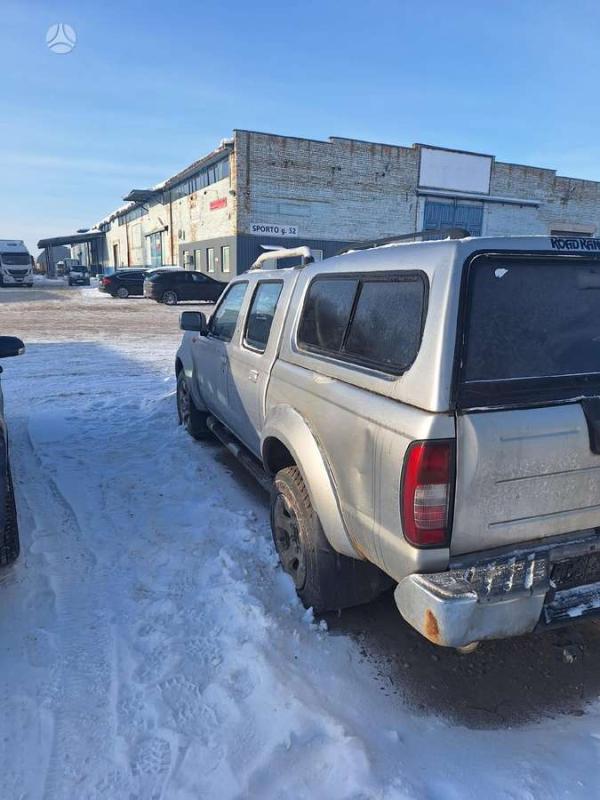 Grey Nissan Navara 2005 in Marijampole, with an engine capacity of 2.49 L and mileage of 212 thousand km for 3500 €, photo 4 on AUTOMOTO.COM.LV