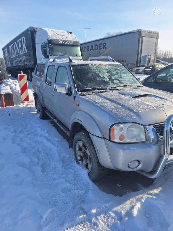 Grey Nissan Navara 2005 in Marijampole, with an engine capacity of 2.49 L and mileage of 212 thousand km for 3500 €, photo 5 on AUTOMOTO.COM.LV