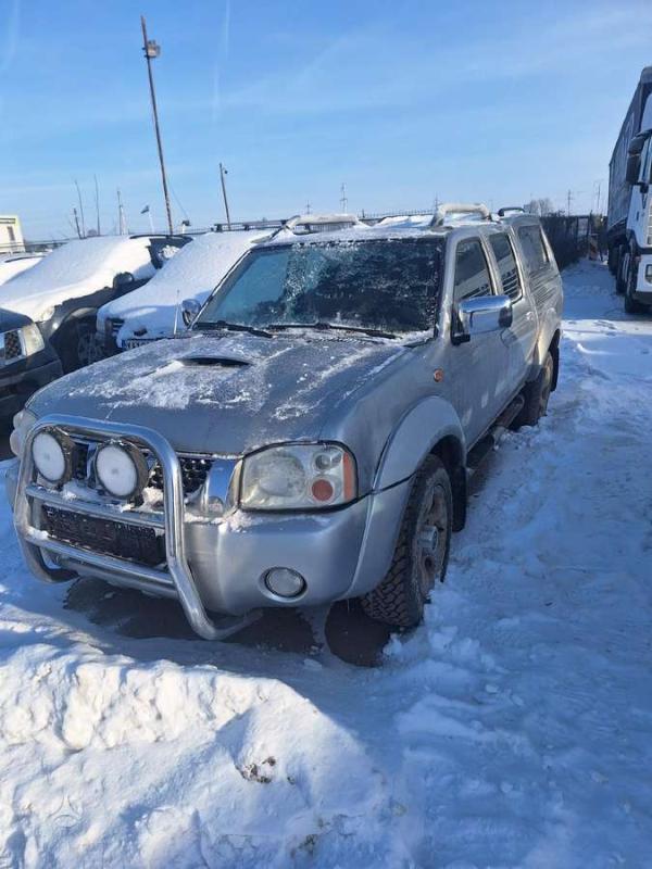 Grey Nissan Navara 2005 in Marijampole, with an engine capacity of 2.49 L and mileage of 212 thousand km for 3500 €, photo 6 on AUTOMOTO.COM.LV