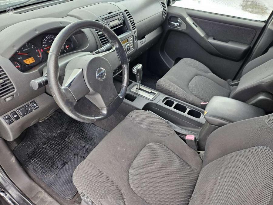 Pelēks Nissan Navara 2006 Telšiai, ar dzinēja tilpumu 2.50 L un nobraukumu 360 tūkst. km par 5700 €, foto 12 vietnē AUTOMOTO.COM.LV
