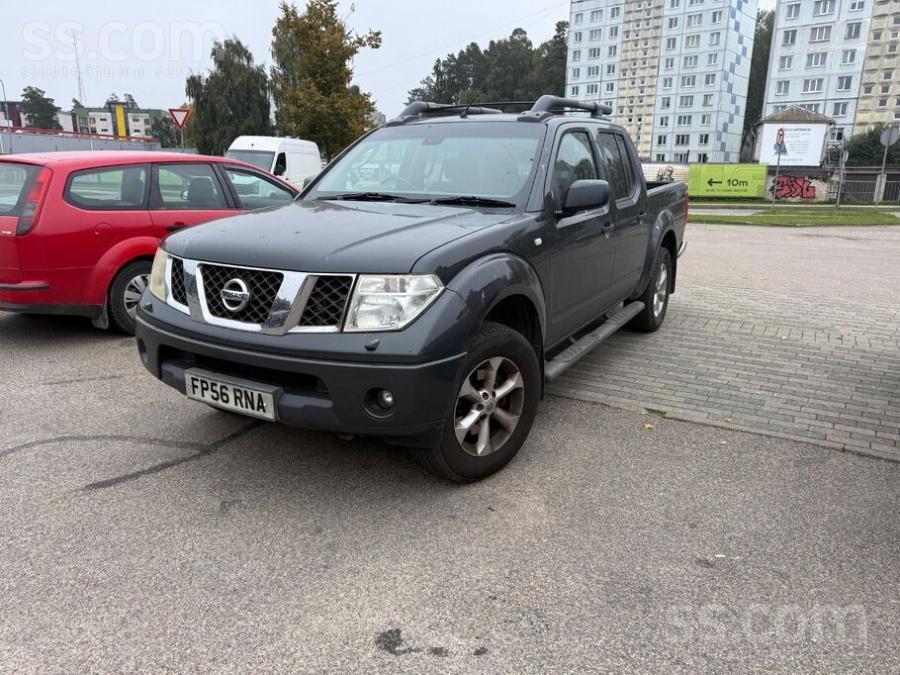 Grey Nissan Navara 2006 in Ogre, with an engine capacity of 2.50 L and mileage of 179 thousand km for 3750 €, photo 3 on AUTOMOTO.COM.LV